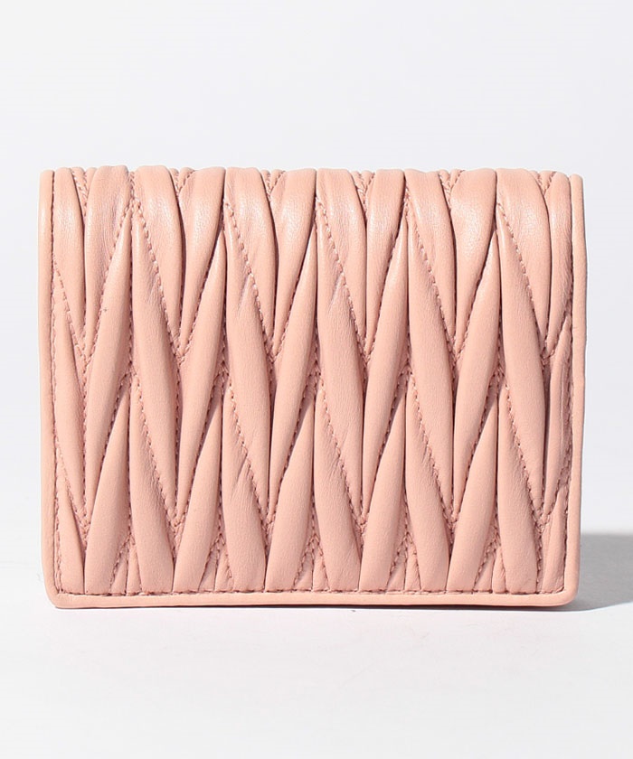 セール 15%OFF】【MIUMIU】2つ折りミニ財布/MATELASSE NEW セール 15%OFF】【MIUMIU】2つ折りミニ財布/MATELASSE NEW
