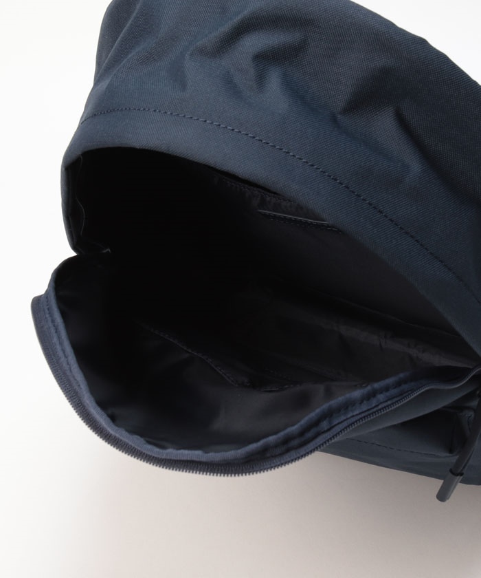 ラコステ LACOSTE PC収納可能◎【LACOSTE / ラコステ ラコステ LACOSTE PC収納可能◎【LACOSTE / ラコステ