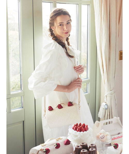 メゾン ド フルール Maison de FLEUR モノグラムロールケーキ メゾン ド フルール Maison de FLEUR モノグラムロールケーキ