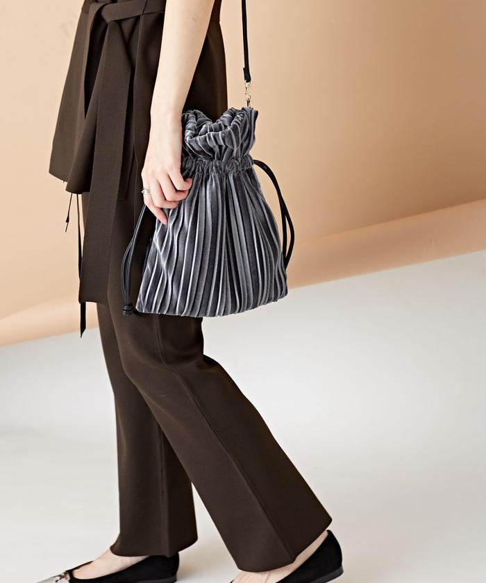 セール 30%OFF】WEB限定/ショルダーベルト付きプリーツベロア セール 30%OFF】WEB限定/ショルダーベルト付きプリーツベロア