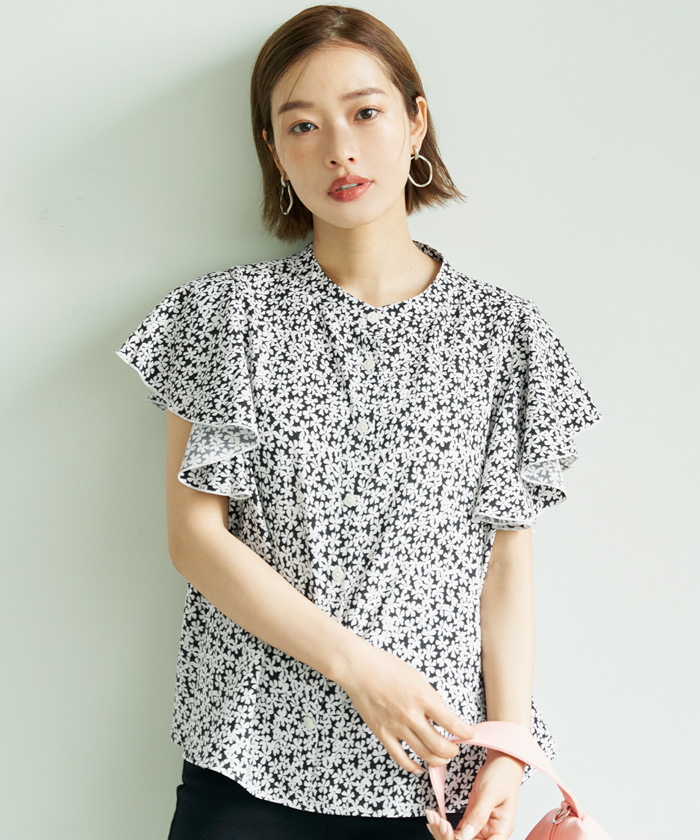 モノトーン小花柄ブラウス(504709531) | コカ(coca) - d fashion モノトーン小花柄ブラウス(504709531) | コカ(coca) - d fashion