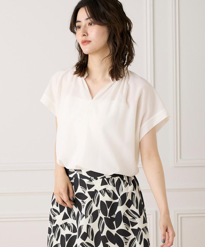 イネド INED 《大きいサイズ》キーネックブラウス(508246646) | イネド(INED) - d fashion